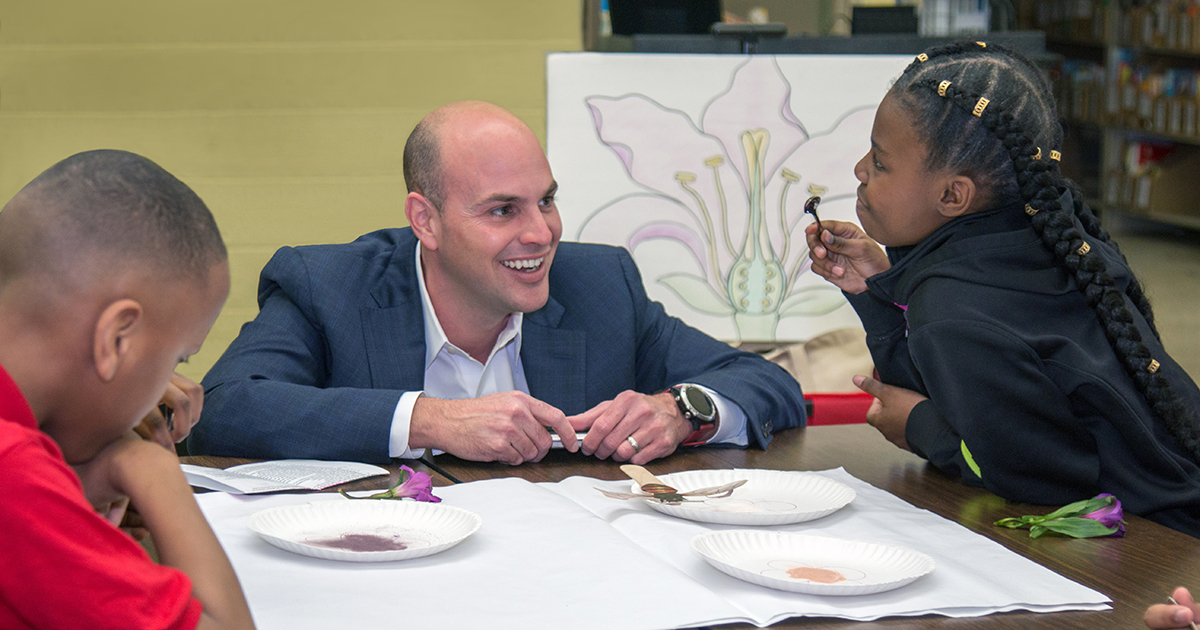 Mott Foundation signs partnership agreement with Flint Community ...