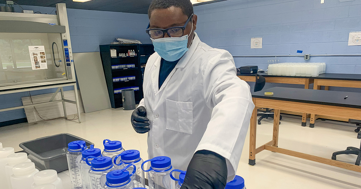 Community-led water lab in Flint aims to rebuild trust | Mott Foundation